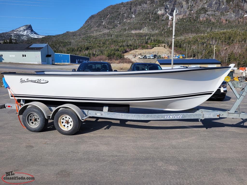 SEA SERPENT BOAT - 20' OPEN WALKTHROUGH BULKHEAD WITH STRIPS AND ...