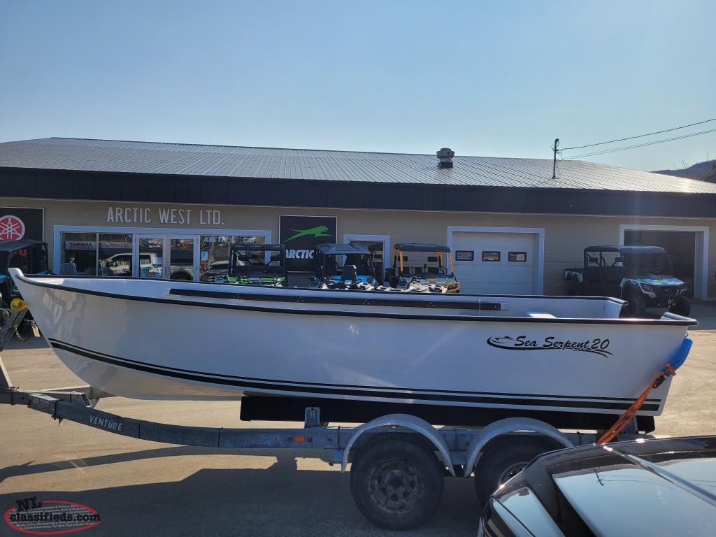 SEA SERPENT BOAT - 20' OPEN WALKTHROUGH BULKHEAD WITH STRIPS AND ...