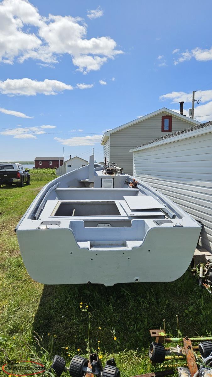 25 feet long, 9 feet wide fiberglass fishing boat - Blanc-Sablon ...