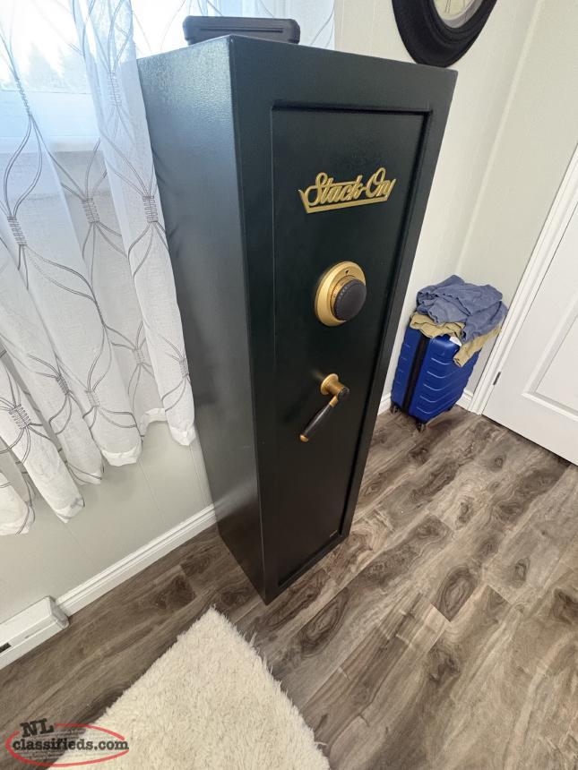 FR Gun Safe Holds Eight Guns Combo Lock - Carbonear, Newfoundland ...