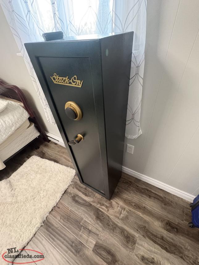 FR Gun Safe Holds Eight Guns Combo Lock - Carbonear, Newfoundland ...